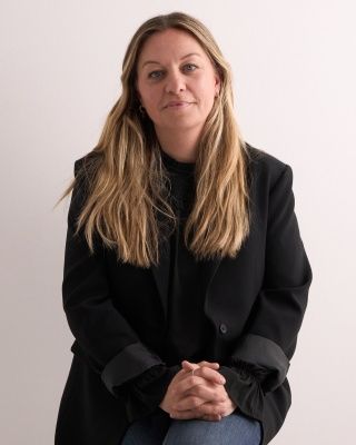 Nelly Group - Ledning